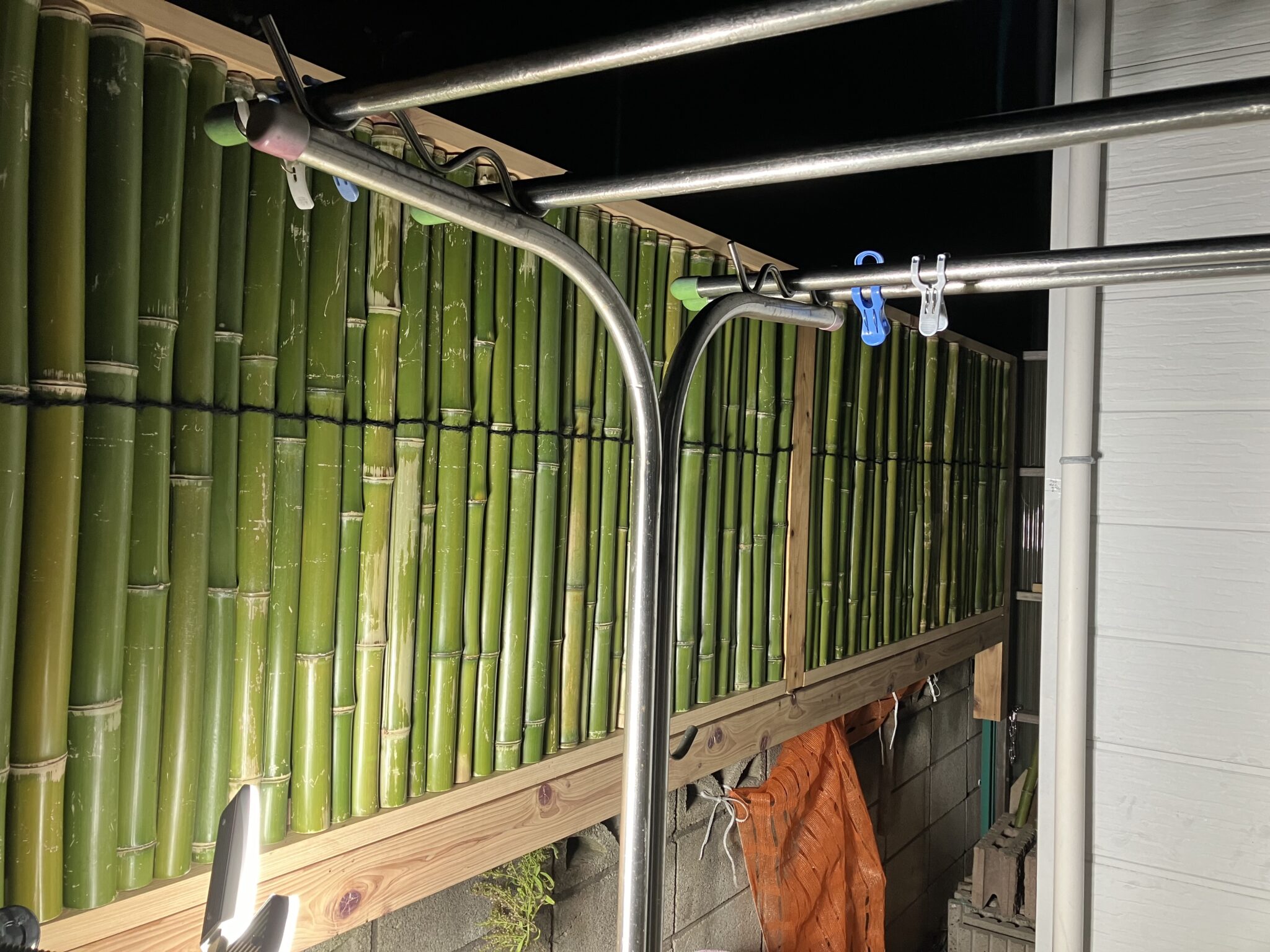 夏休みにDIYで外構のフェンスを交換 ⑤格子の建込作業 | 市川市の工務店DAISHU｜二世帯住宅もお任せください｜自然素材・高耐震・高断熱の注文住宅