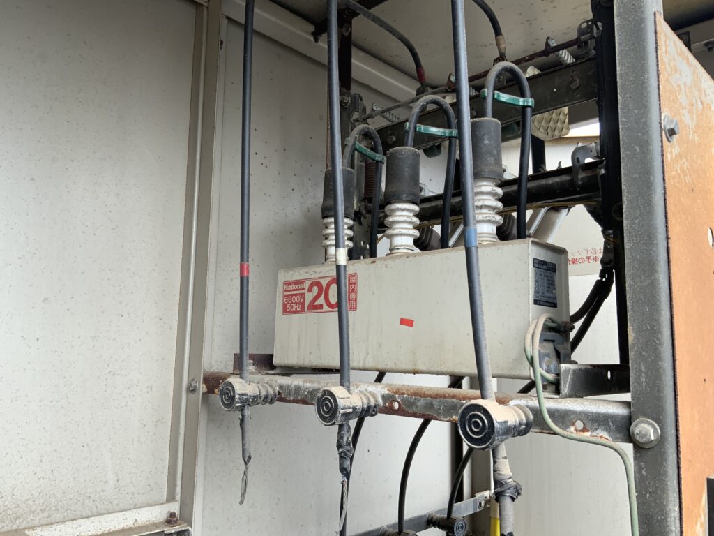 解体工事① ライフライン設備や石綿含有建築資材 | 市川市の工務店DAISHU｜二世帯住宅もお任せください｜自然素材・高耐震・高断熱の注文住宅