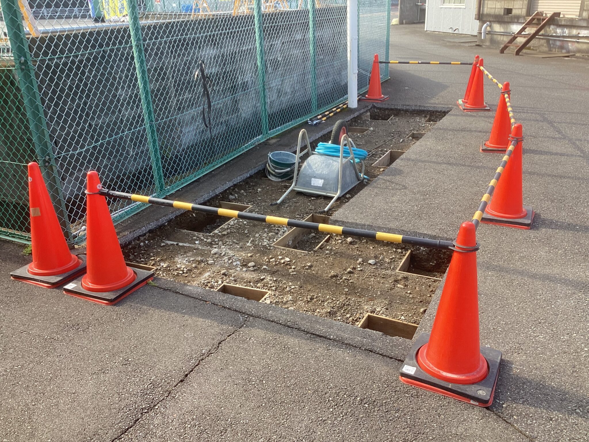 物置設置の工事① | 市川市の工務店DAISHU｜二世帯住宅もお任せください｜自然素材・高耐震・高断熱の注文住宅