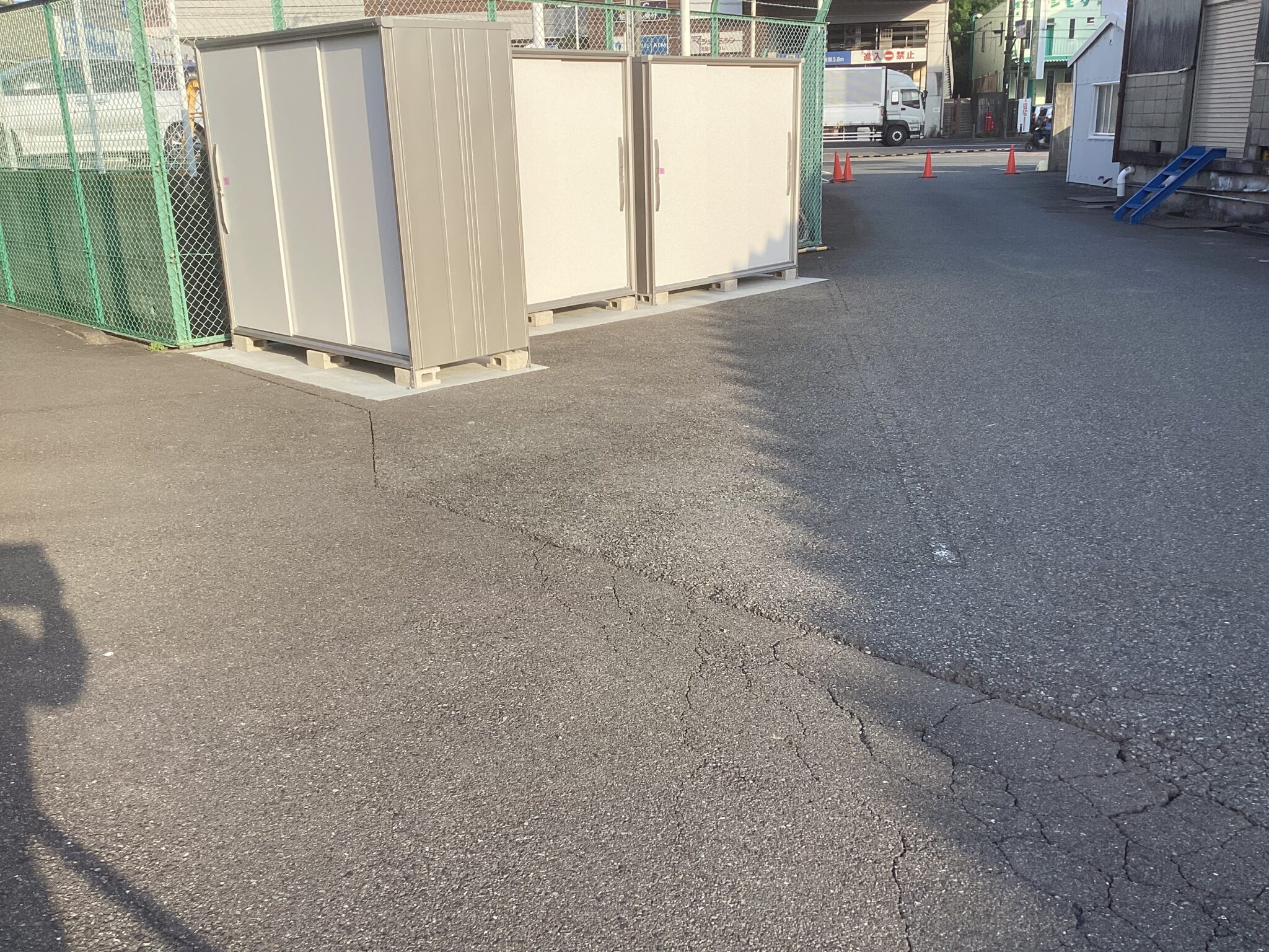 物置設置の工事② | 市川市の工務店DAISHU｜二世帯住宅もお任せください｜自然素材・高耐震・高断熱の注文住宅